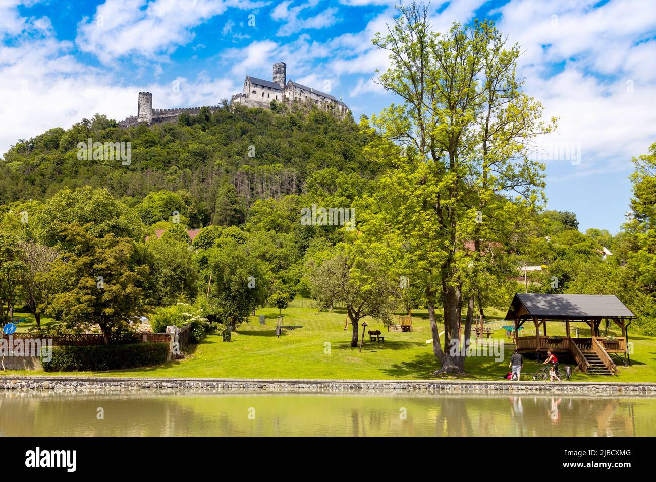 Goticky hrad bezdez 1264 nar hi-res stock photography and images - Alamy