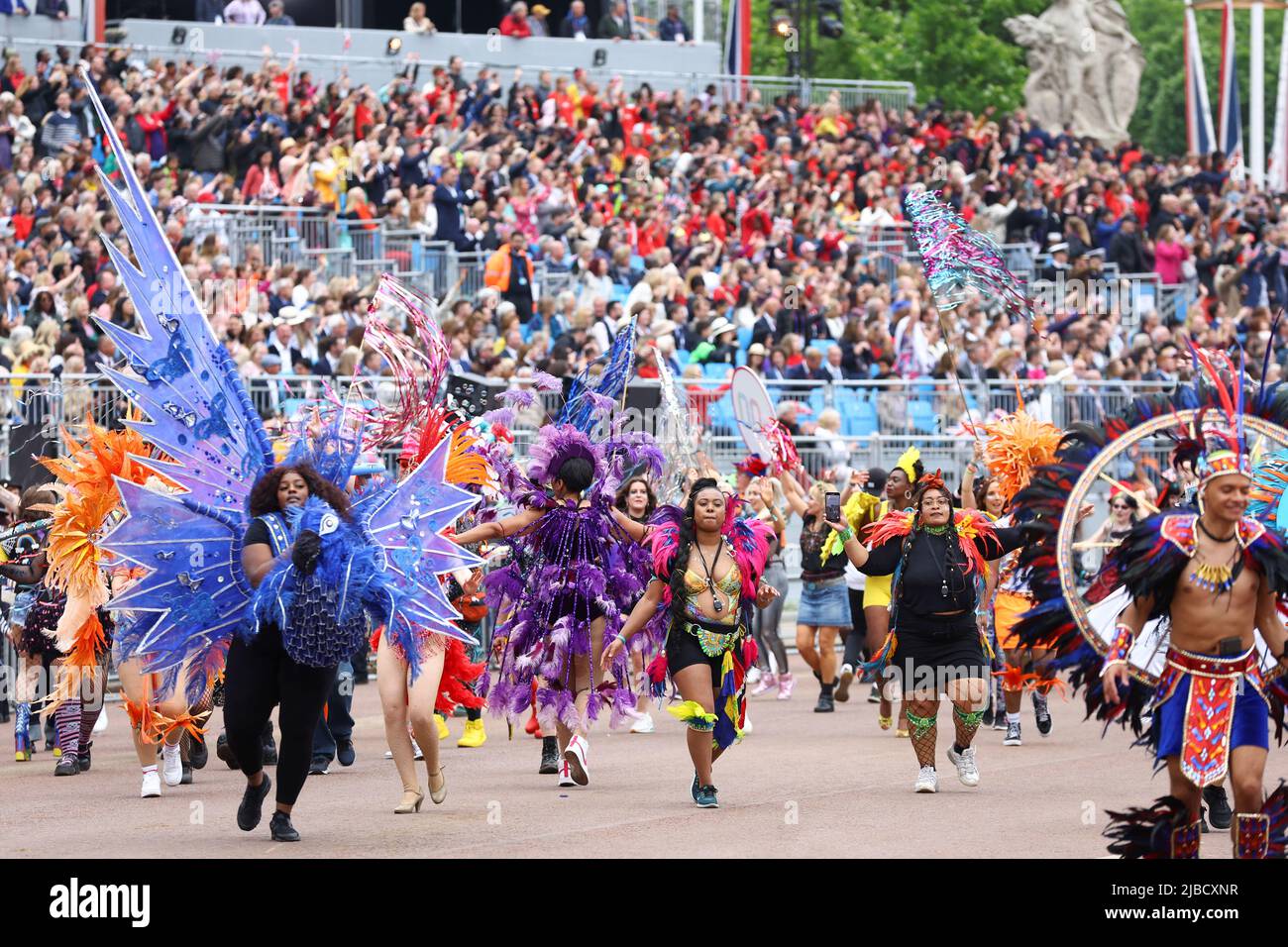 Jubilee pageant dancers hi-res stock photography and images - Alamy