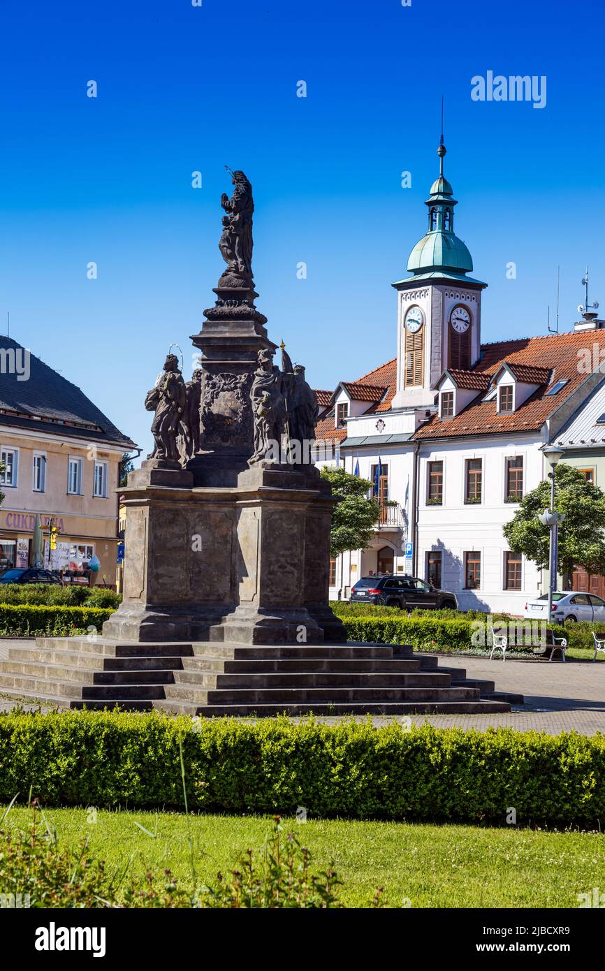 radnice, mariansky sloup z 1685, Namesti Republiky, Doksy, Ceska ...