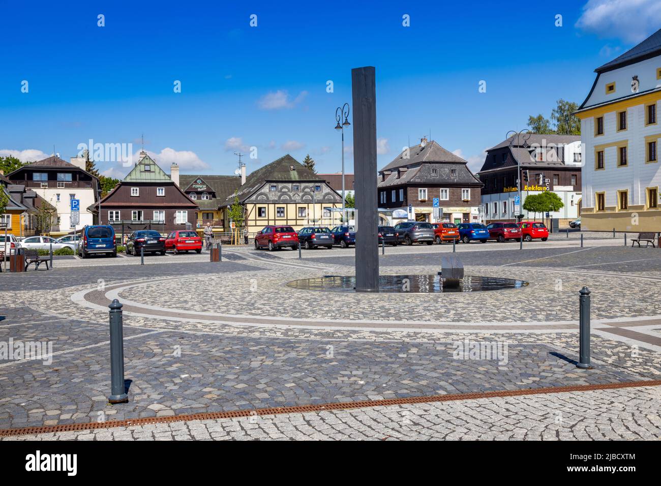 typicka mistni architektura, Namesti miru, Novy Bor, Ceska republika ...
