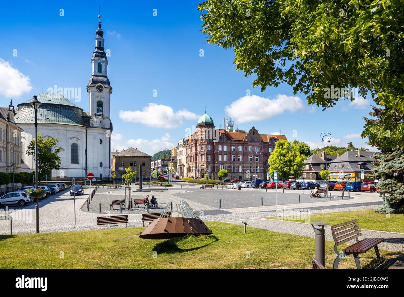 typicka mistni architektura, Namesti miru, Novy Bor, Ceska republika ...