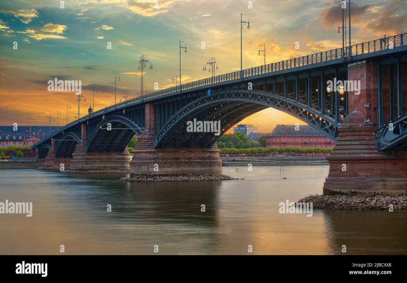 The famous Theodor Heuss bridge in Mainz, Rhineland-Palatinate, the ...