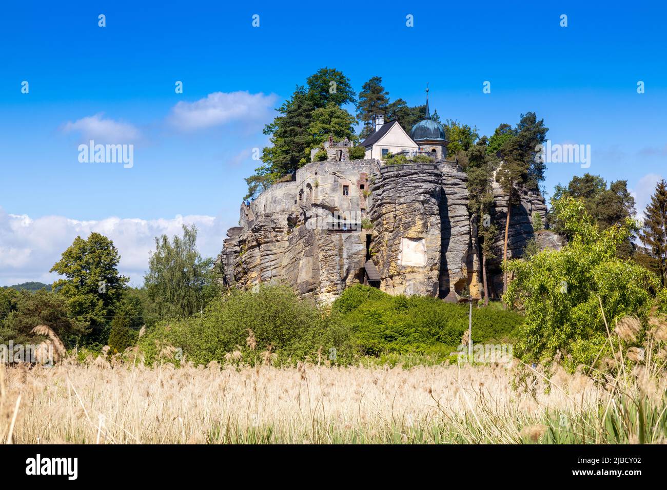 skalni hrad Sloup v Cechach, Novy Bor, Ceska republika / rock castle ...