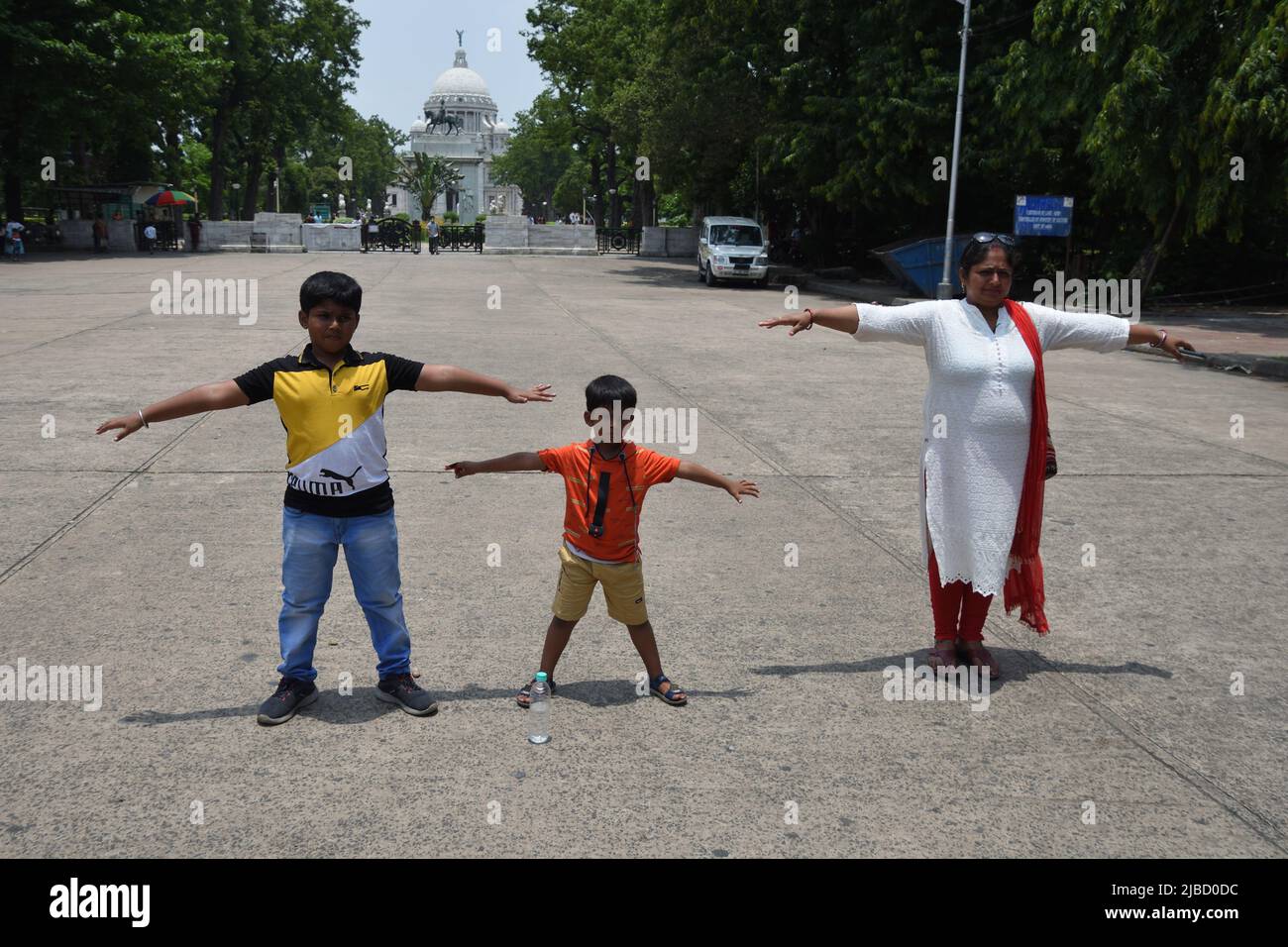 Kolkata, India. 05th June, 2022. Kolkata observed Zero Shadow moments ...