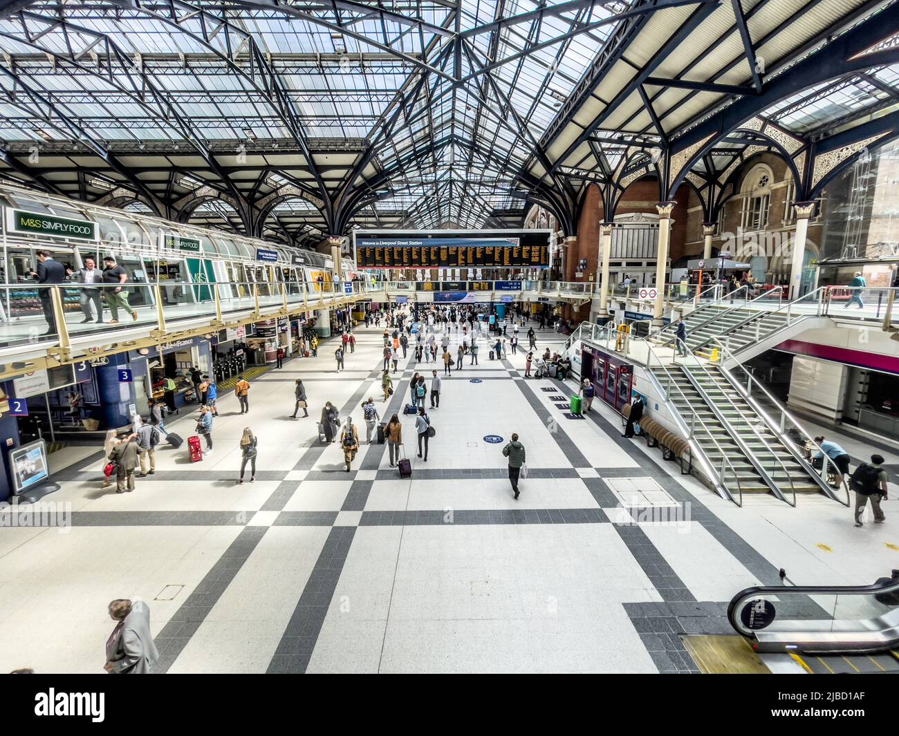 The concourse at London Liverpool Street station Stock Photo - Alamy