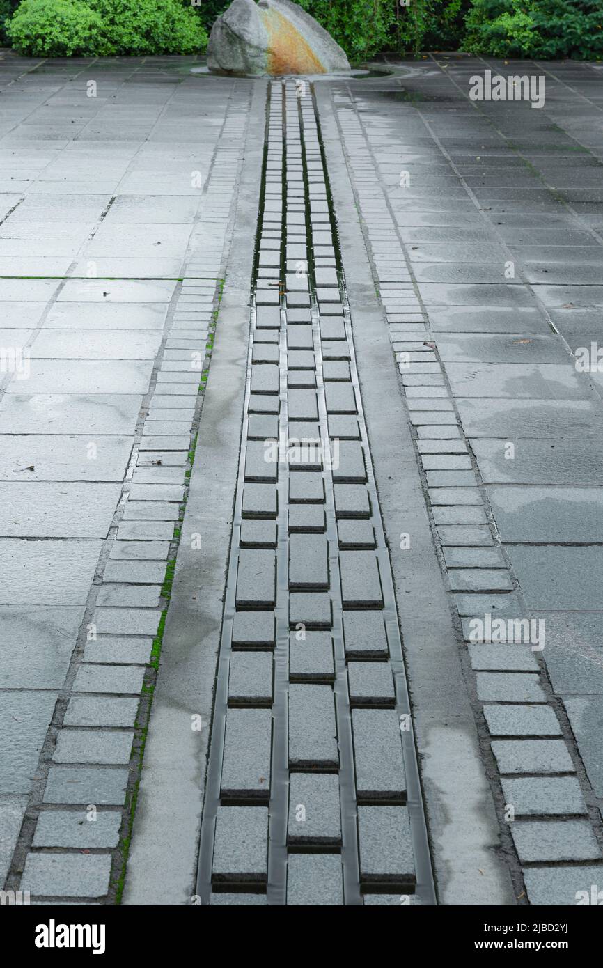 Small garden courtyard fountain water hi-res stock photography and ...