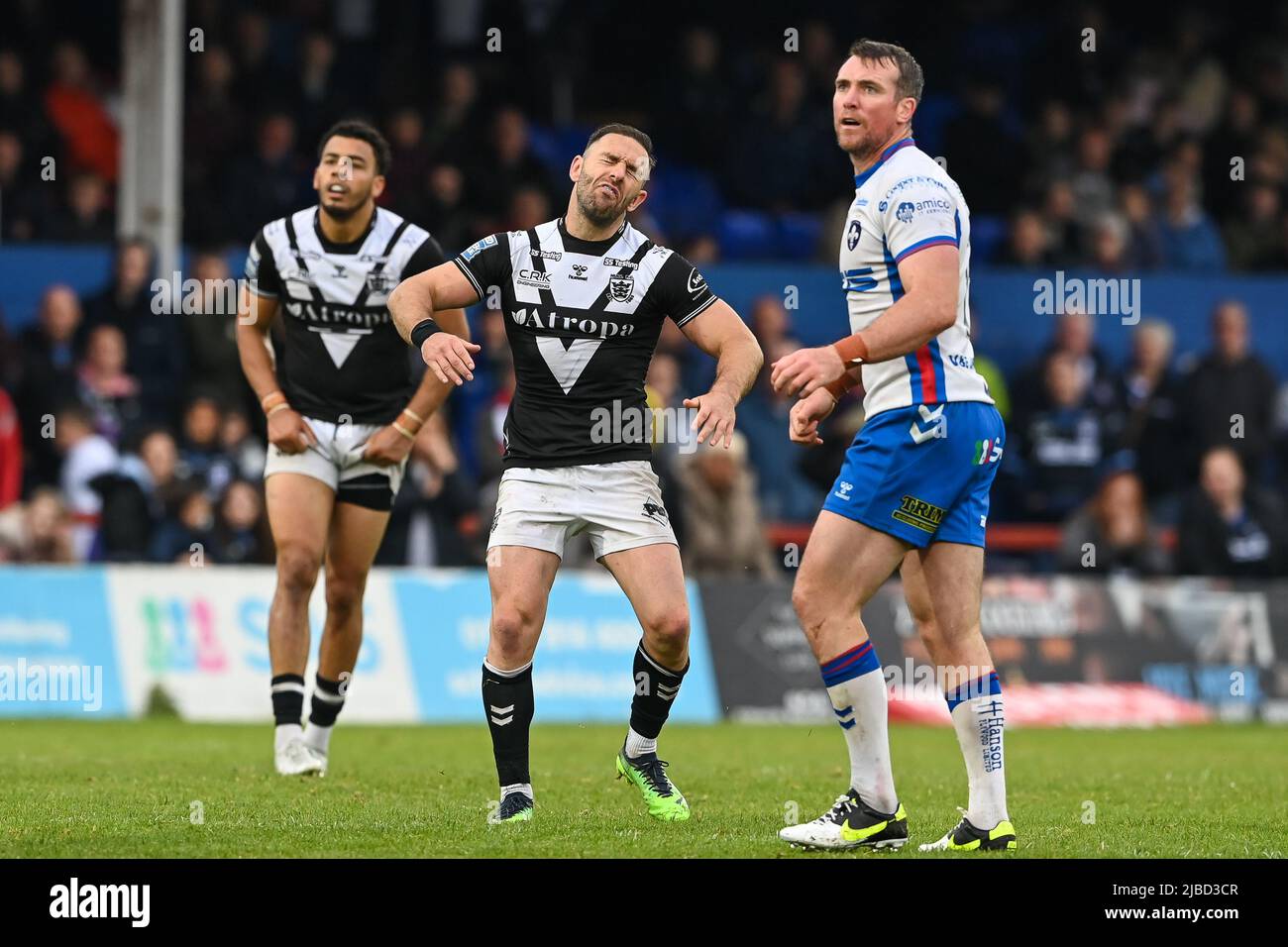 Luke Gale (7) of Hull FC reacts to missing the attempted drop goal ...