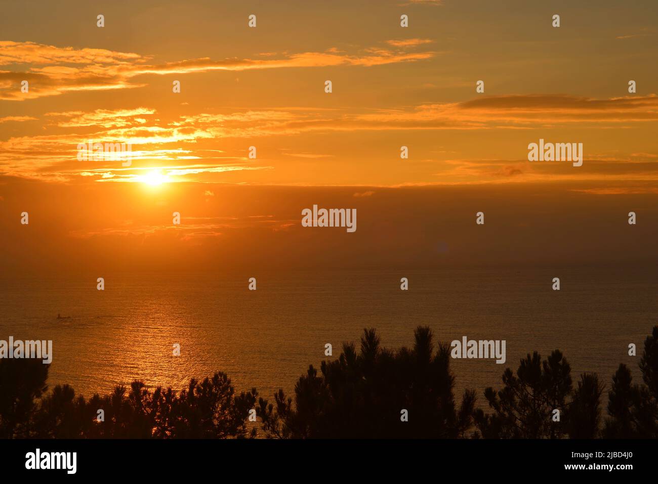 Sunset on the Atlantic shore Stock Photo - Alamy