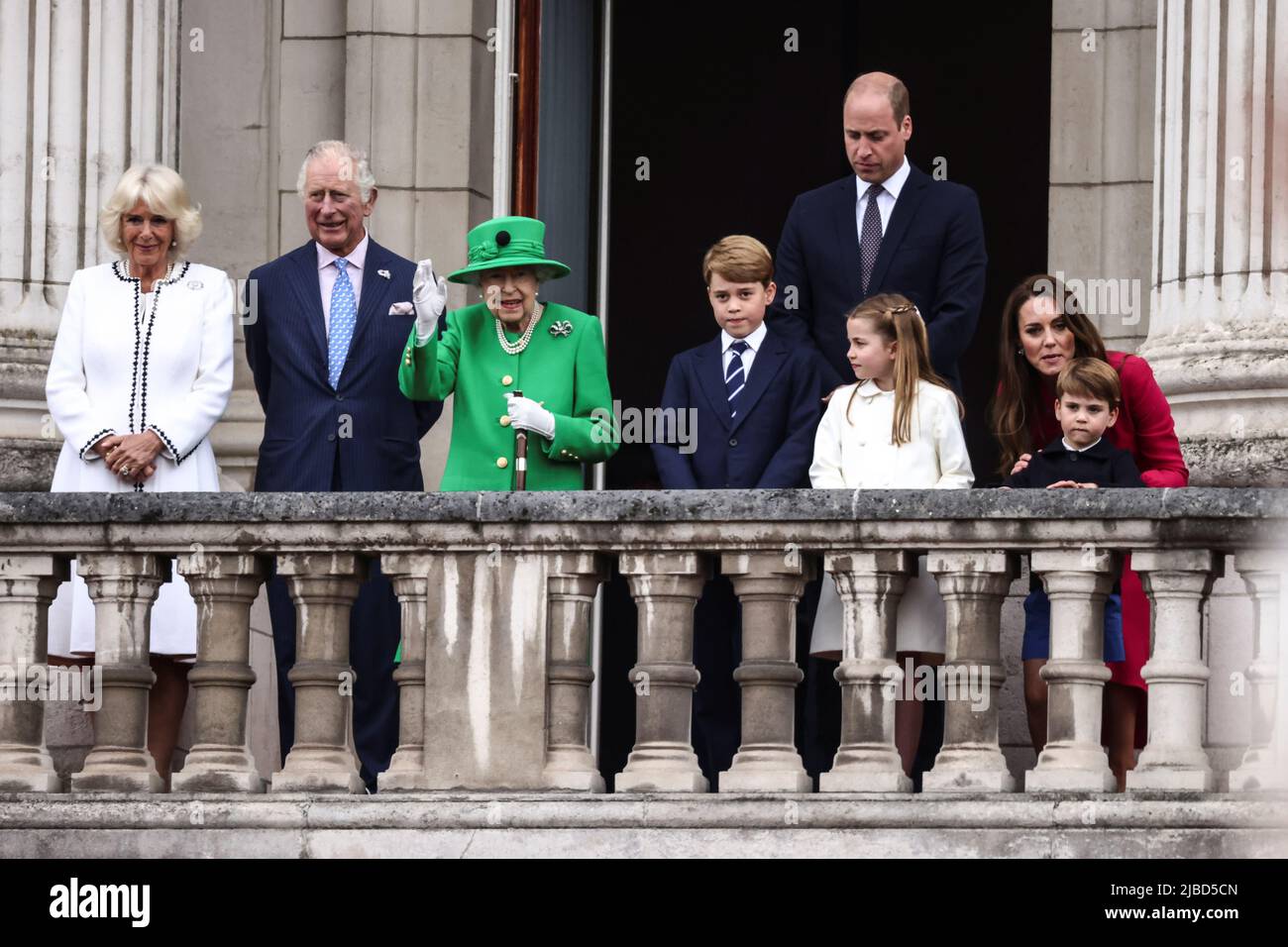 Platinum jubilee balcony hi-res stock photography and images - Alamy
