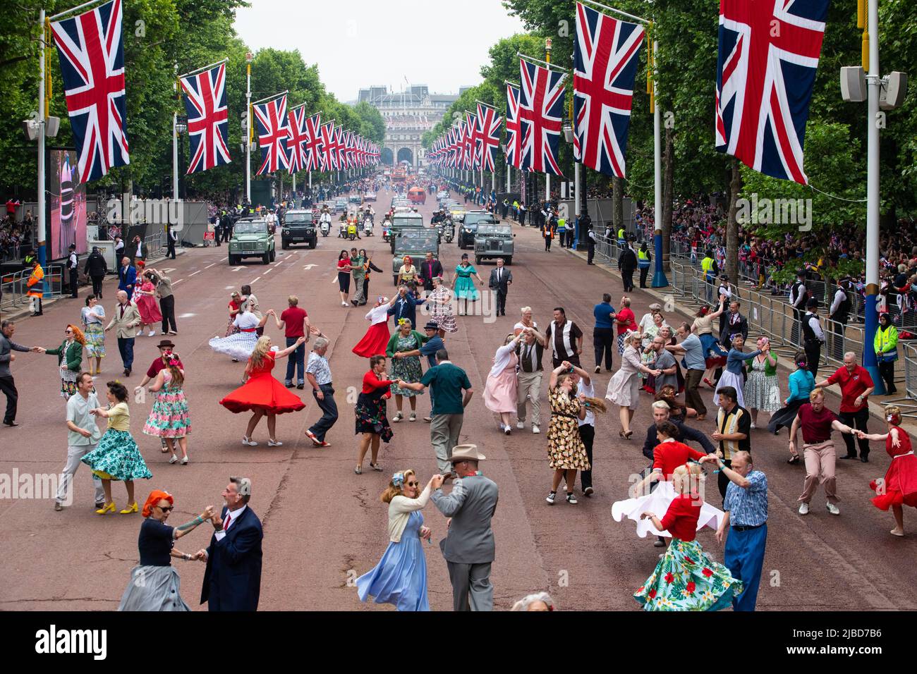 EDITORIAL USE ONLY The 50's decade dancers on the Mall during the ...