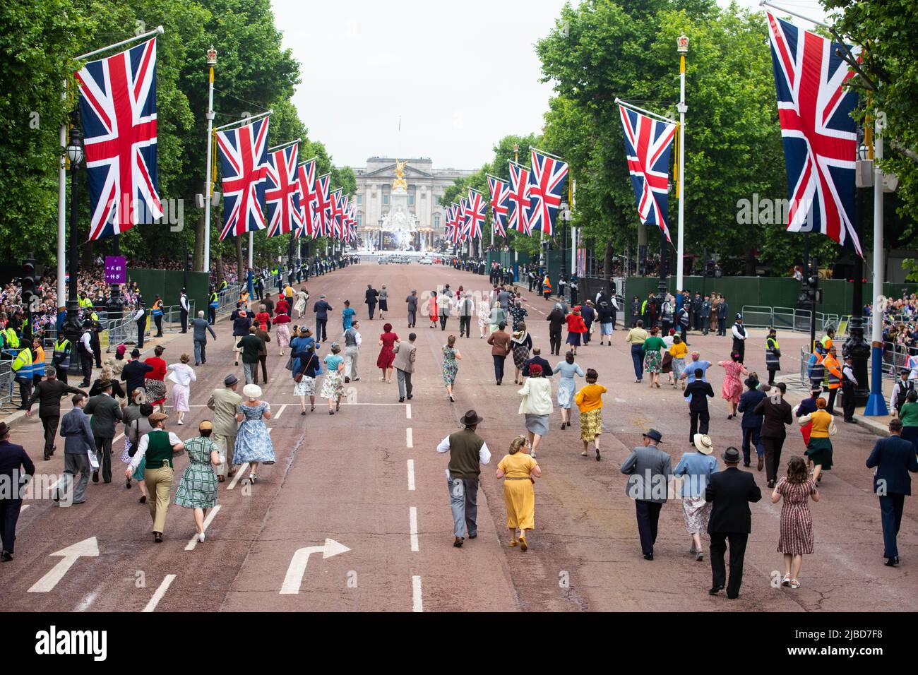 EDITORIAL USE ONLY The 50's decade dancers on the Mall during the ...