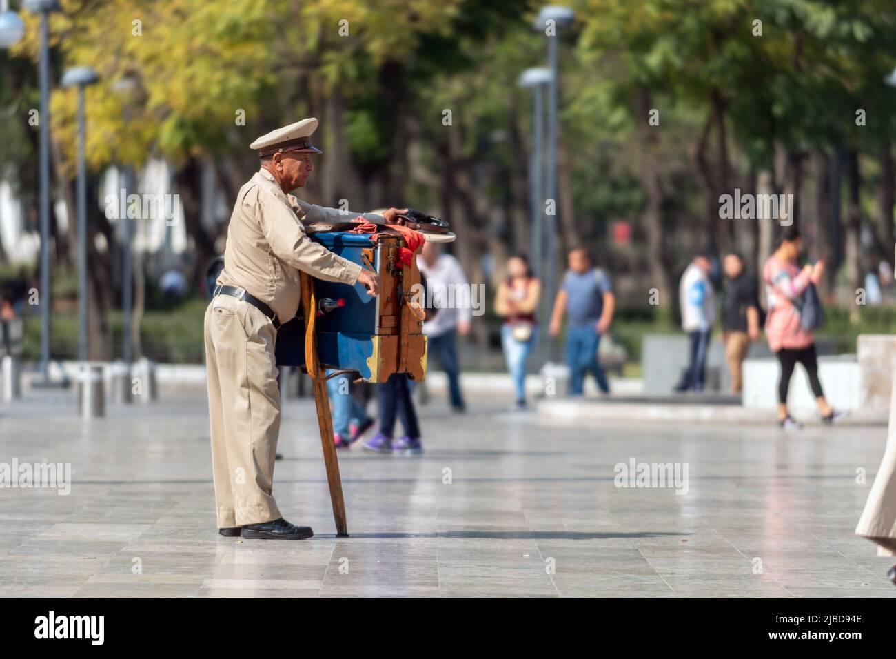 Mexico music organ grinder hi-res stock photography and images - Alamy