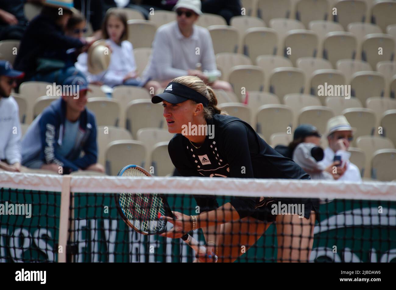 Caroline Garcia and kristina Mladenovic, court simone-mathieu, rolanf ...
