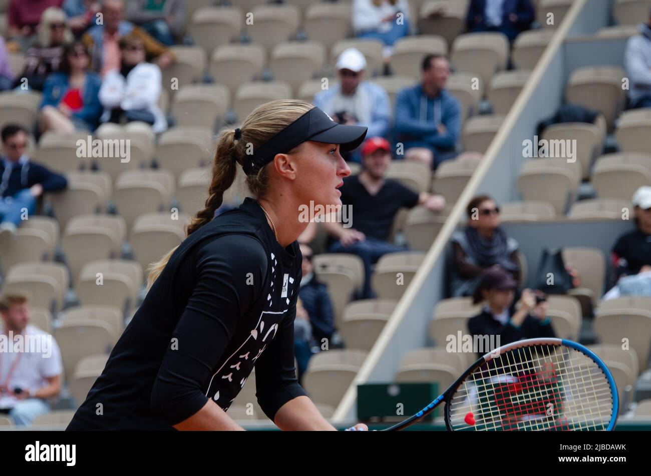 Caroline Garcia and kristina Mladenovic, court simone-mathieu, rolanf ...