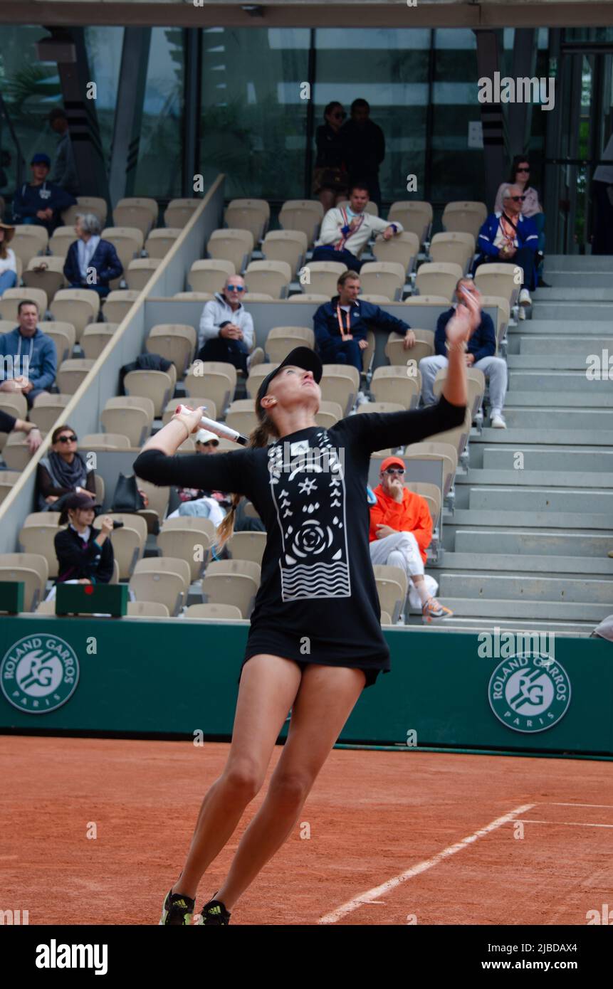 Caroline Garcia and kristina Mladenovic, court simone-mathieu, rolanf ...