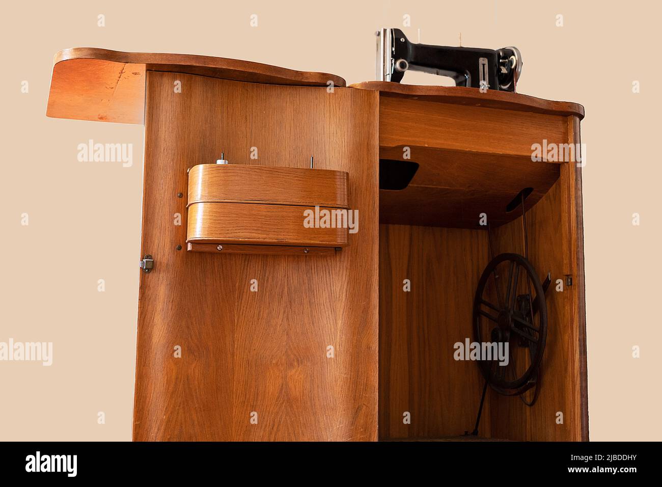 an old wooden pedal sewing machine from the 1950s Stock Photo - Alamy