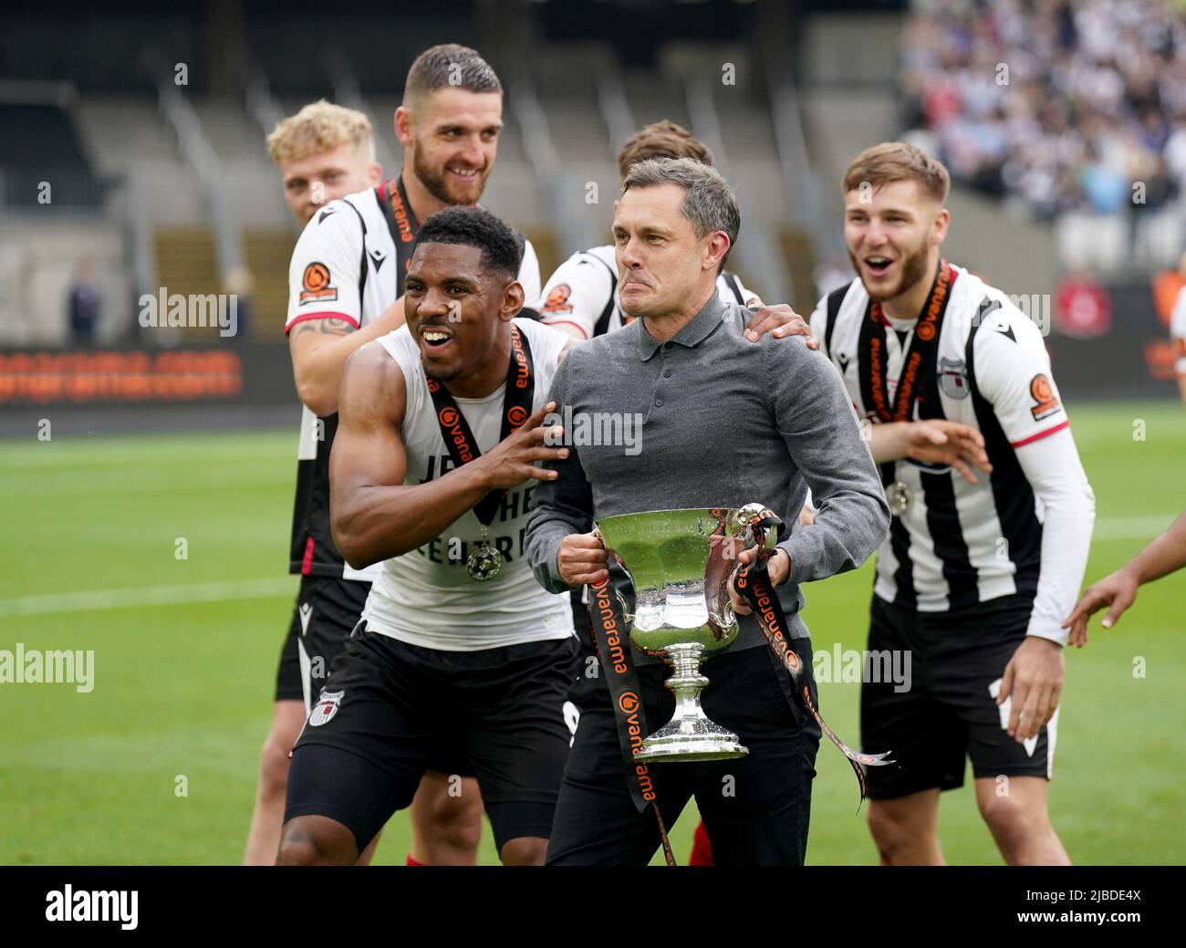 Vanarama final trophy hi-res stock photography and images - Alamy