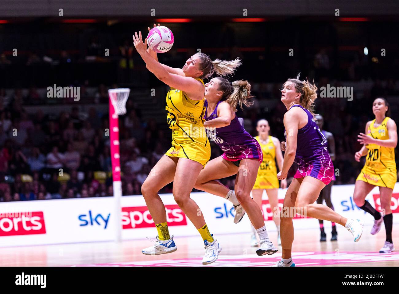 Loughborough lightning netball hi-res stock photography and images - Alamy