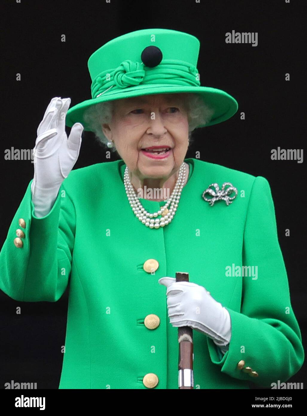 Queen Elizabeth II appears on the balcony of Buckingham Palace at the ...