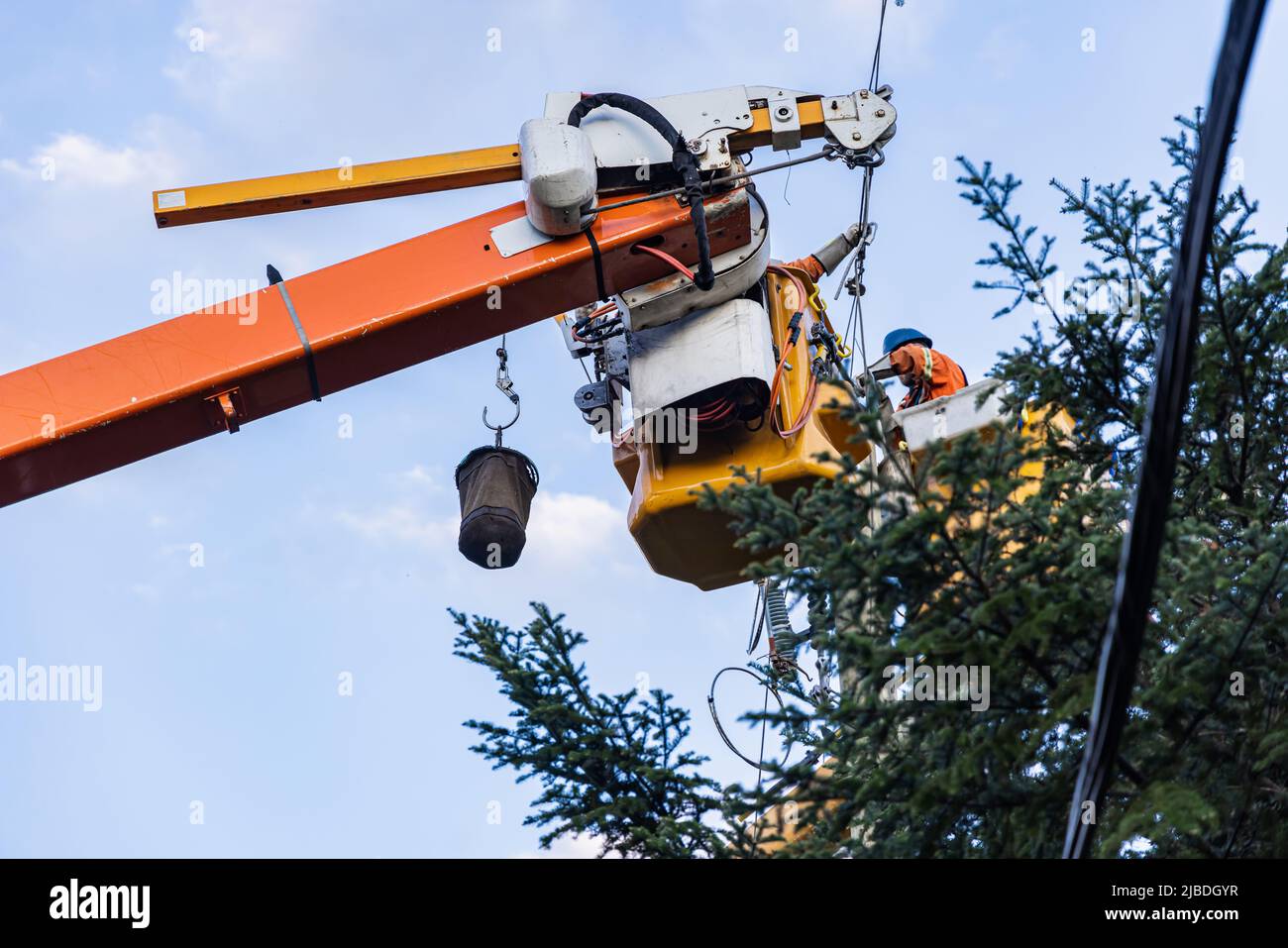 Powerline worker hi-res stock photography and images - Alamy