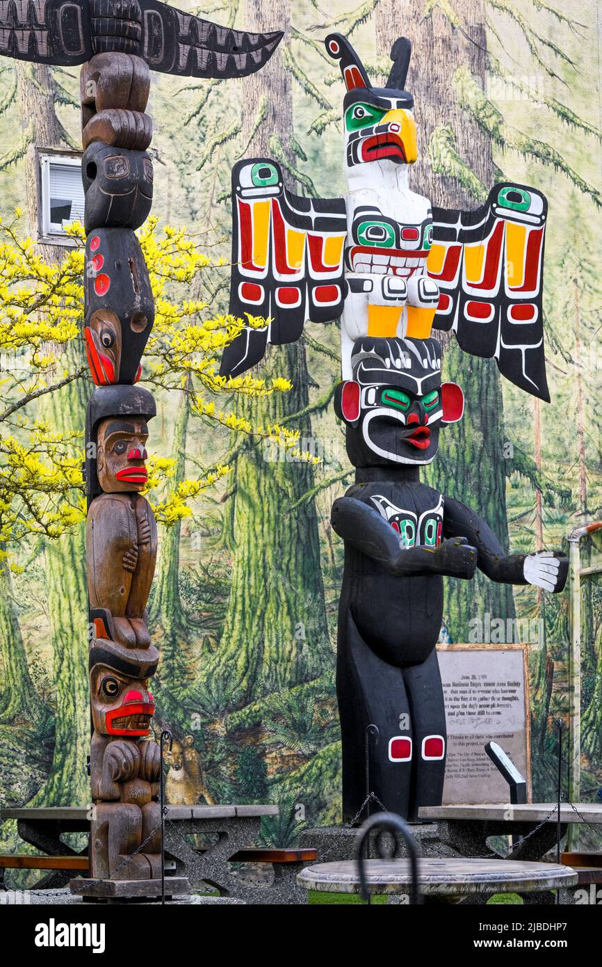 Duncan thunderbird british columbia canada duncan first nations totem ...