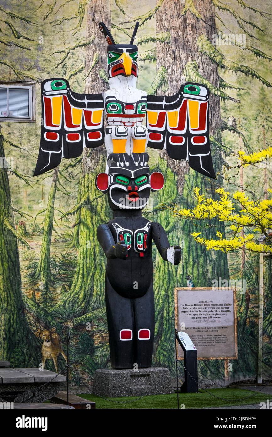 Duncan thunderbird british columbia canada duncan first nations totem ...