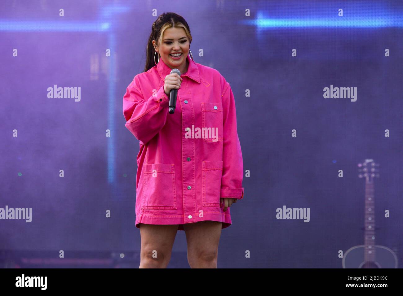 Carson, USA. 04th June, 2022. Lauren Spencer Smith performs onstage at ...