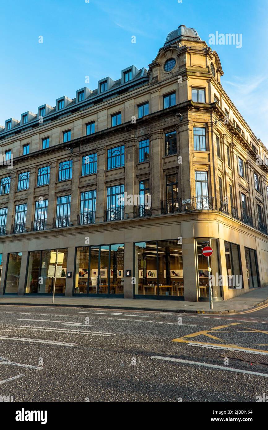 Exterior of Apple store on Princes Street Edinburgh, Scotland, UK Stock ...