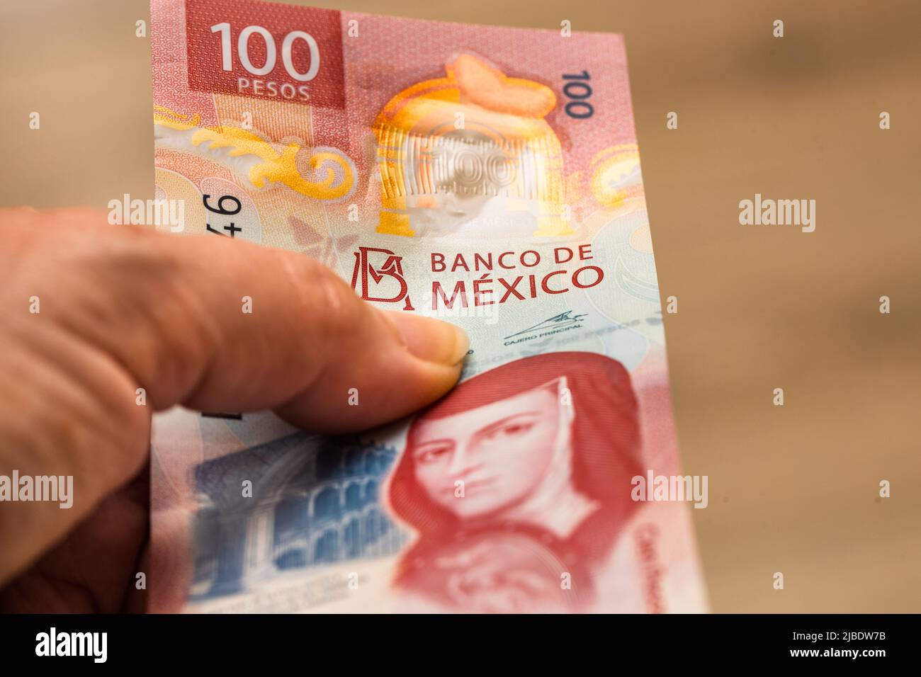 Hand giving 100 Mexican pesos banknote, Business and financial concept ...
