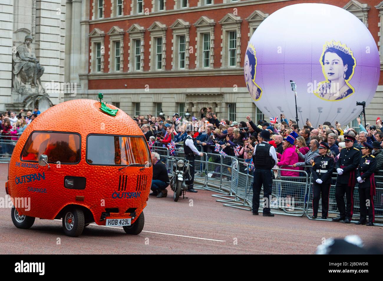 London, UK. 5 June 2022. An Outspan orange vehicle passes by. The ...