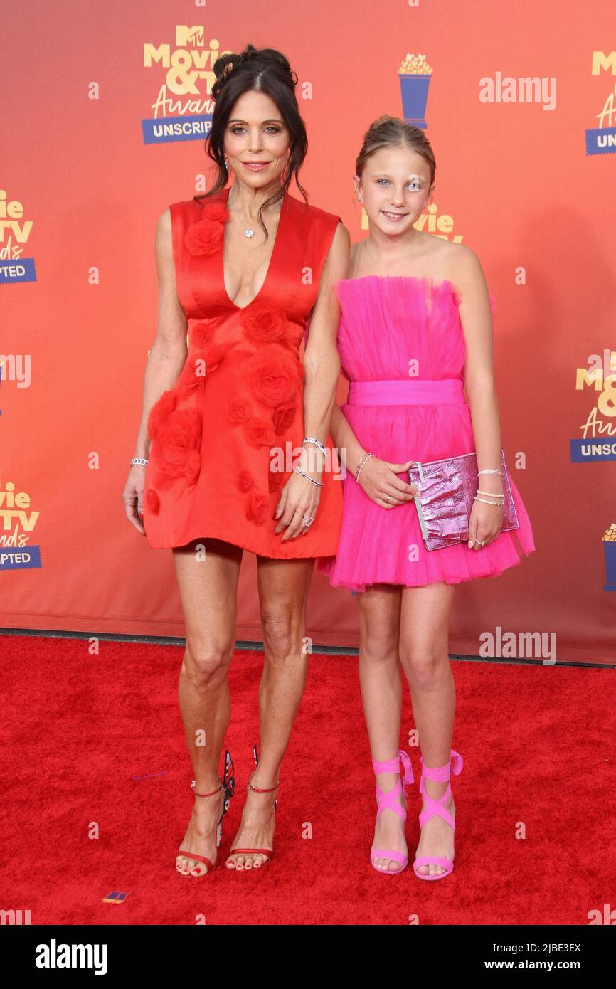 Bethenny Frankel, Bryn Hoppy attends the 2022 MTV MOVIE & TV AWARDS ...