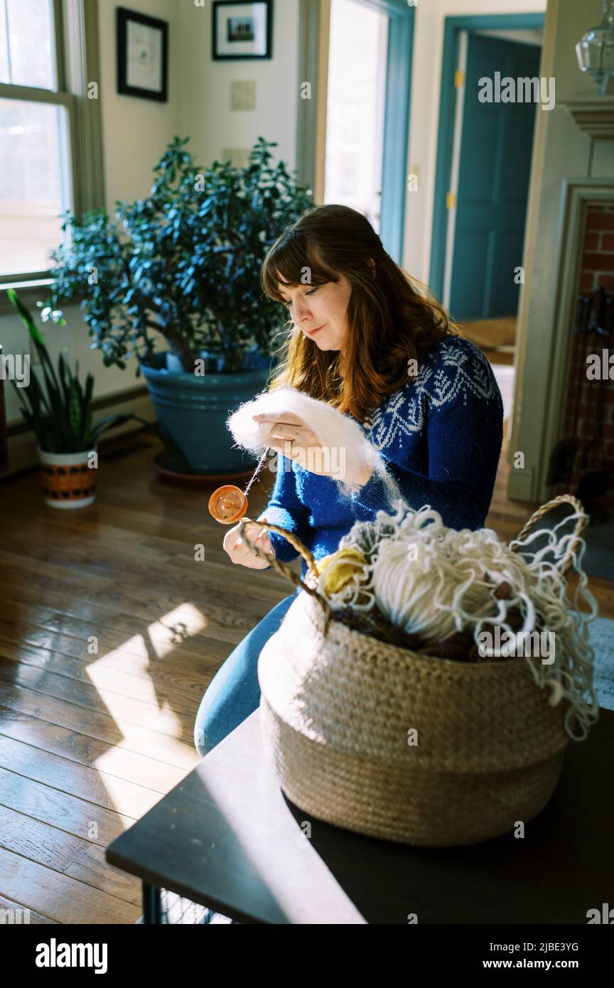 Spindle fiber hi-res stock photography and images - Alamy