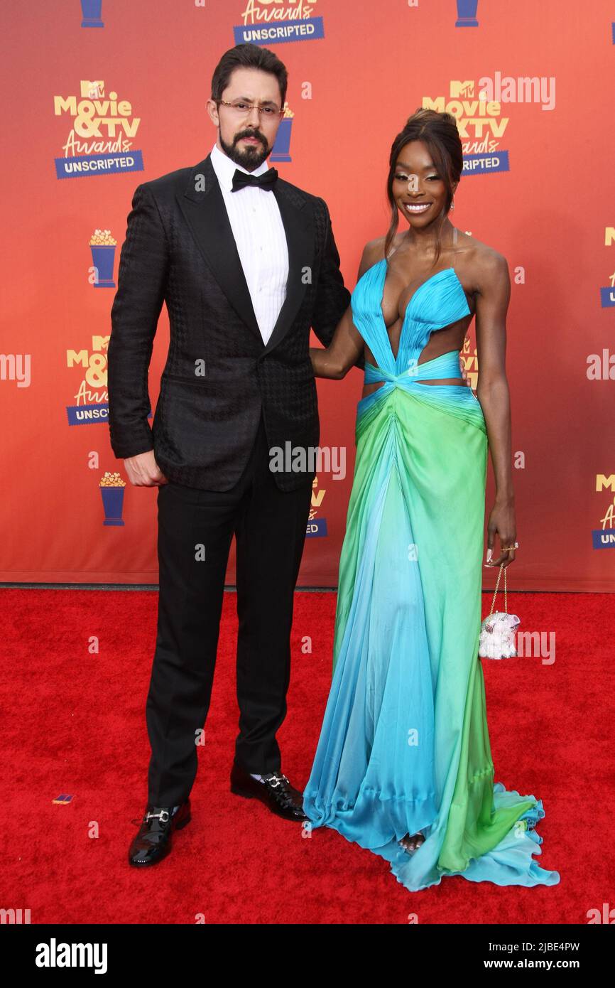 Jeff Lazkani, Chelsea Lazkani attends the 2022 MTV MOVIE & TV AWARDS ...
