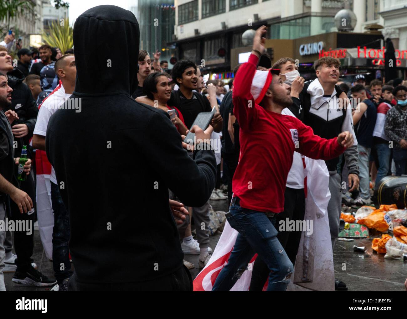 Euro 2020 final crowd hi-res stock photography and images - Alamy