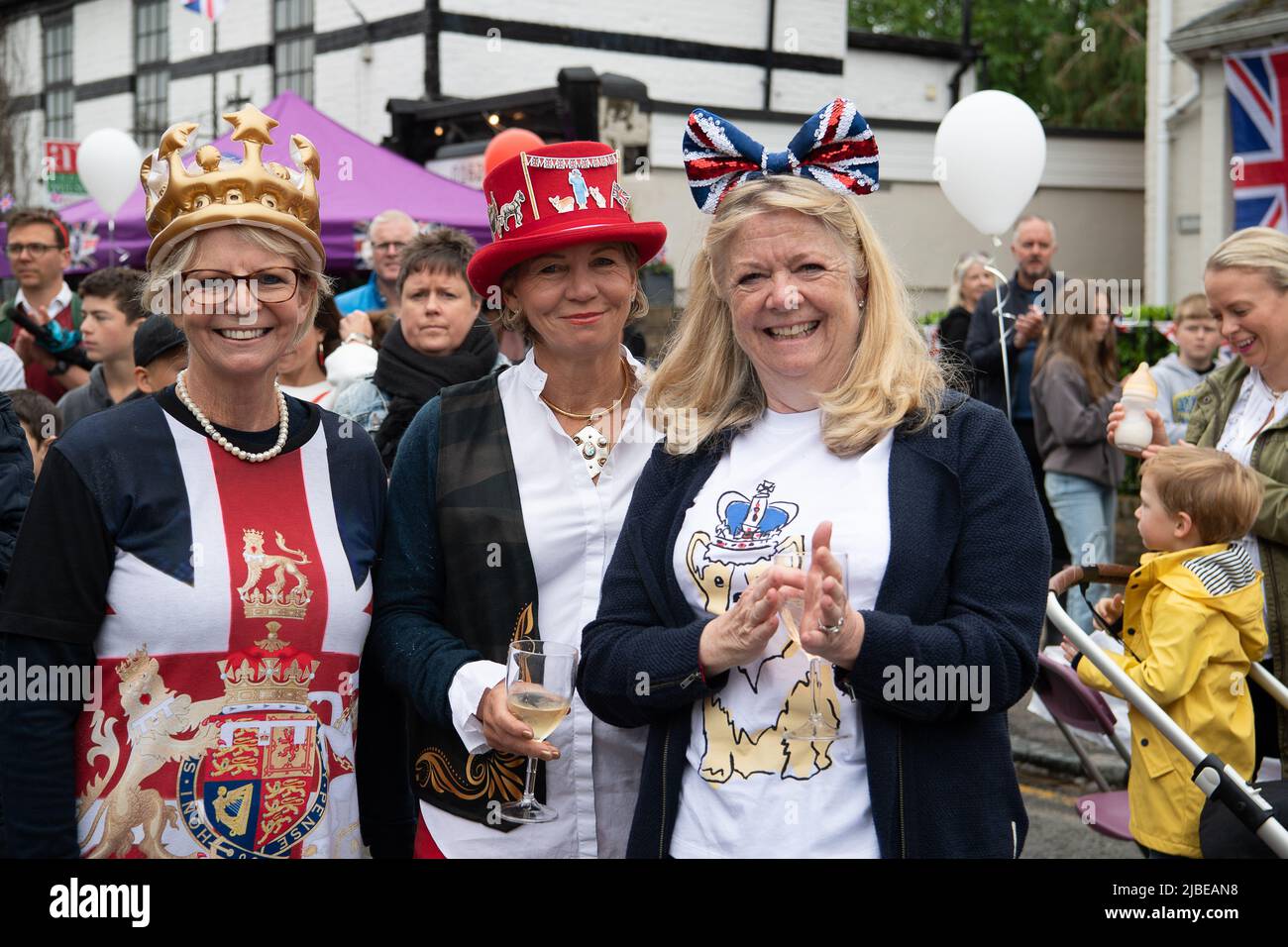 Cookham, Berkshire, UK. 5th June, 2022. Residents and their families ...