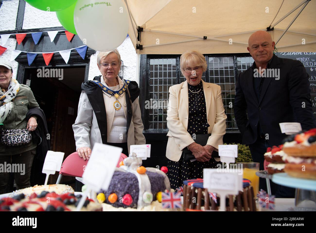 Cookham, Berkshire, UK. 5th June, 2022. Residents and their families ...