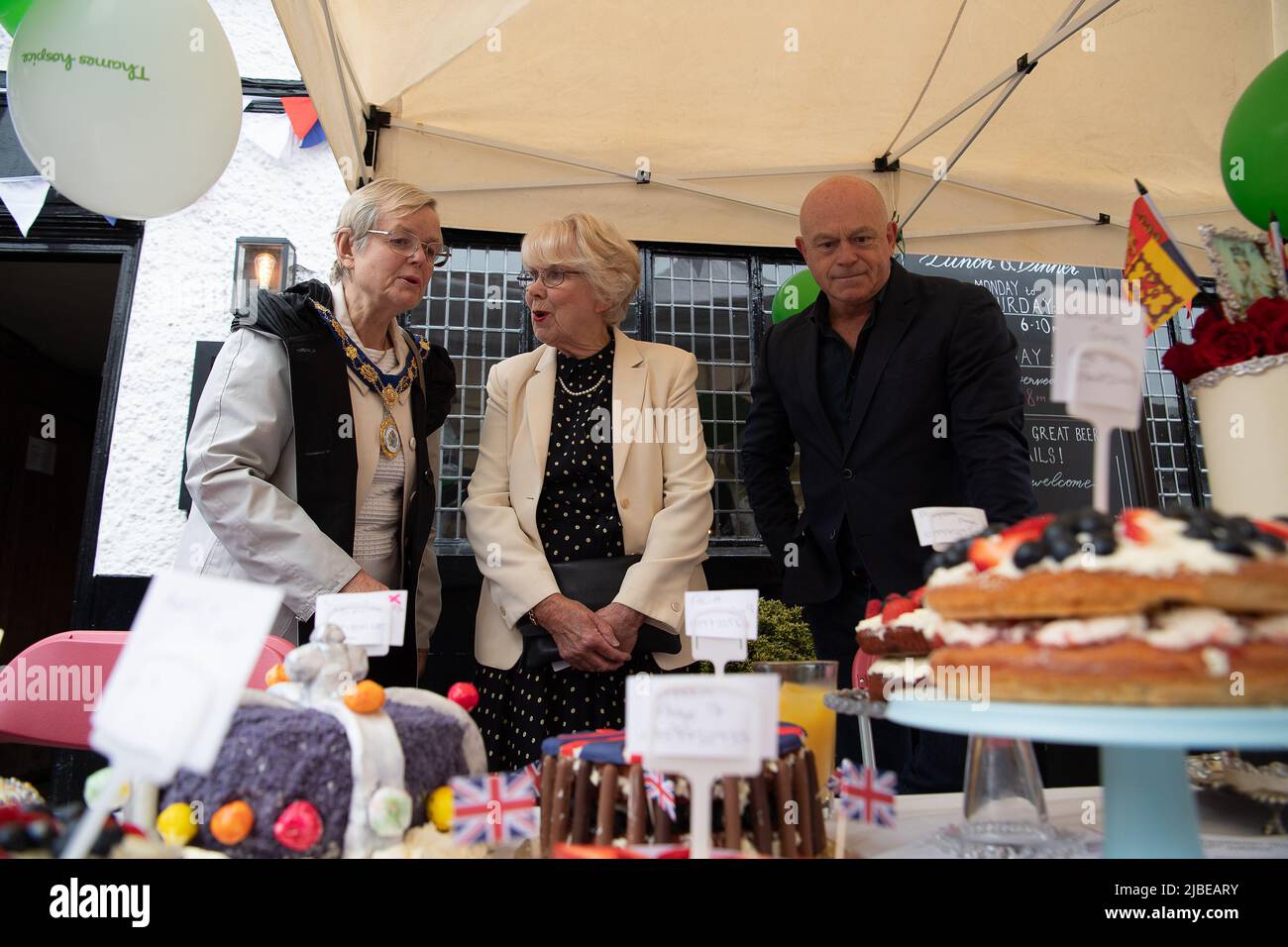 Cookham, Berkshire, UK. 5th June, 2022. Residents and their families ...