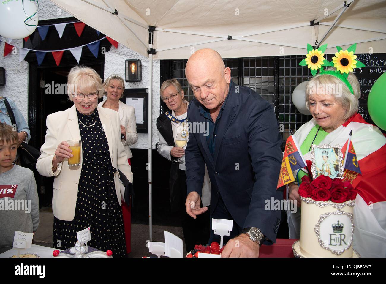 Cookham, Berkshire, UK. 5th June, 2022. Residents and their families ...