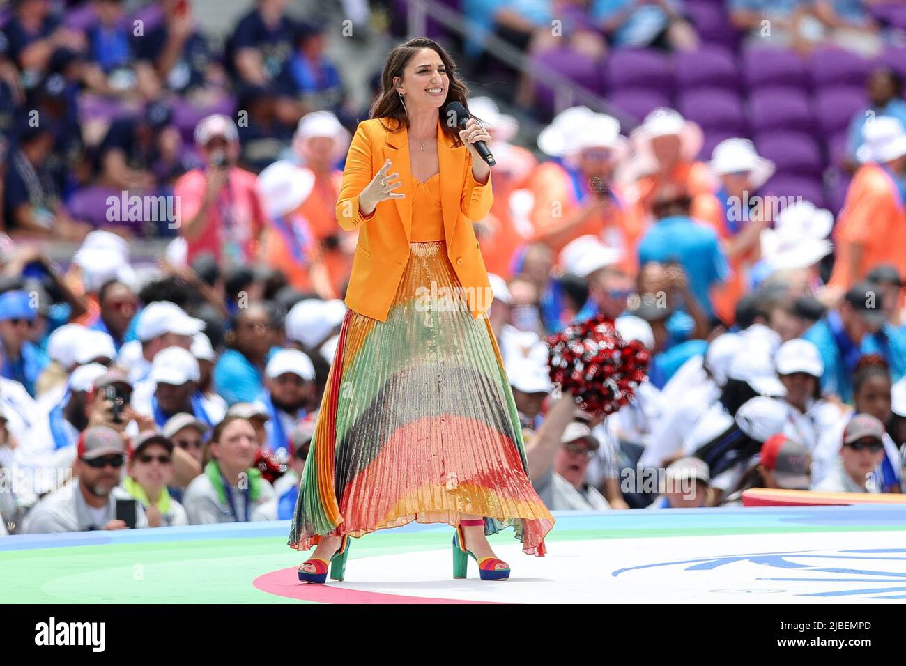 Sara bareilles sings hi-res stock photography and images - Alamy