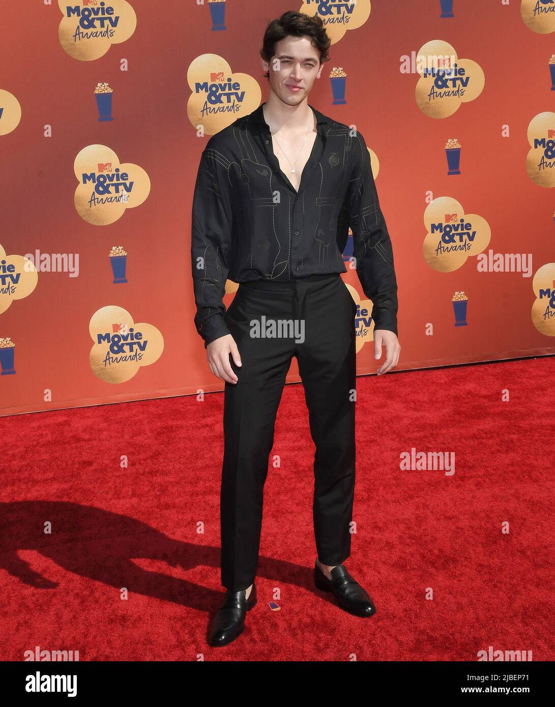 Santa Monica, CA , June 5, 2022. Tom Blyth arrives at the 2022 MTV ...