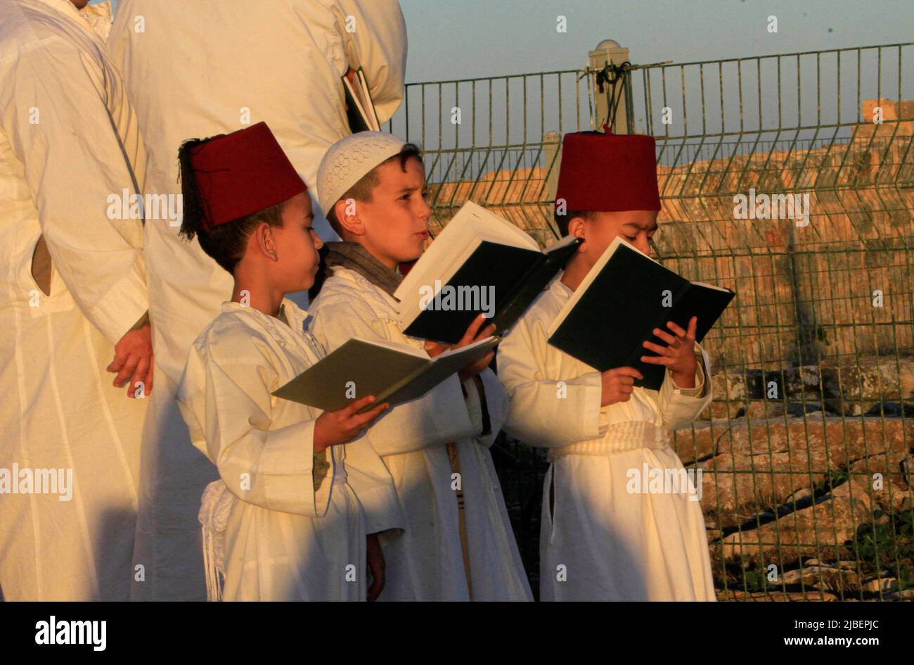 Members of the ancient Samaritan community recite the ancient Torah ...