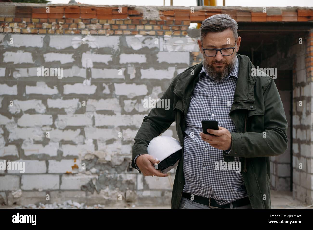 Foreman on building work on construction site. architect discussing ...