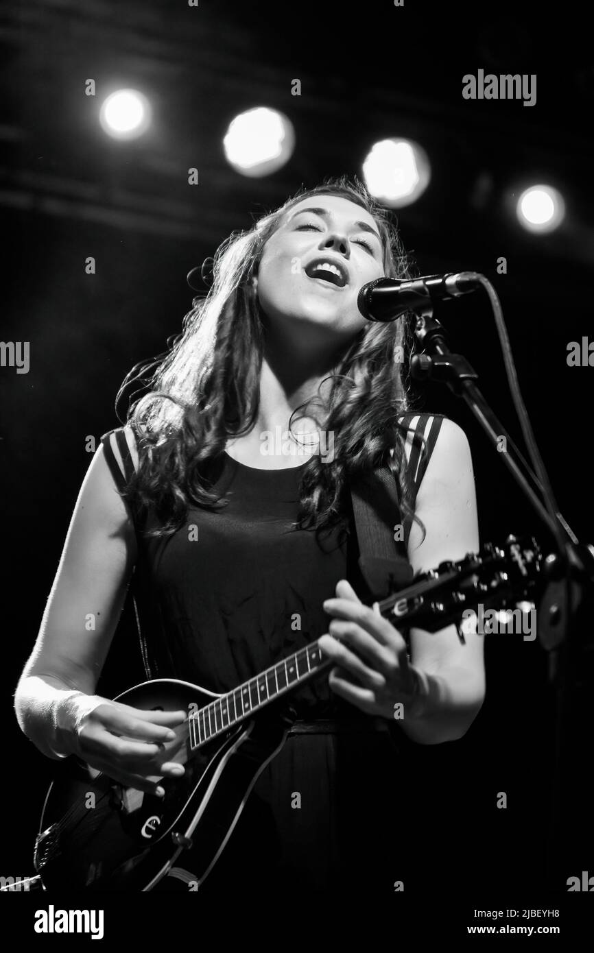 Lisa hannigan milan hi-res stock photography and images - Alamy