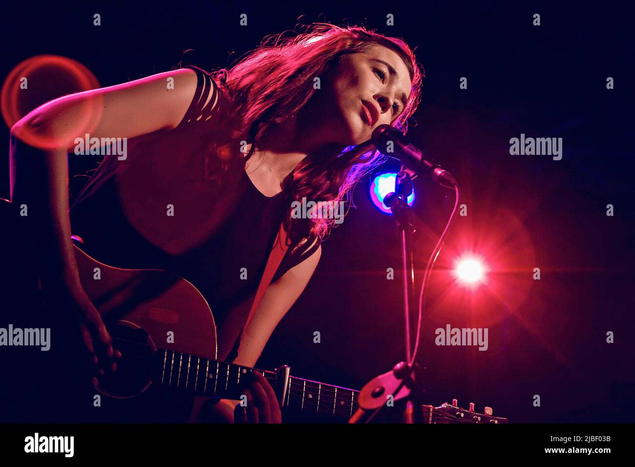 Irish singer lisa hannigan performs hi-res stock photography and images ...