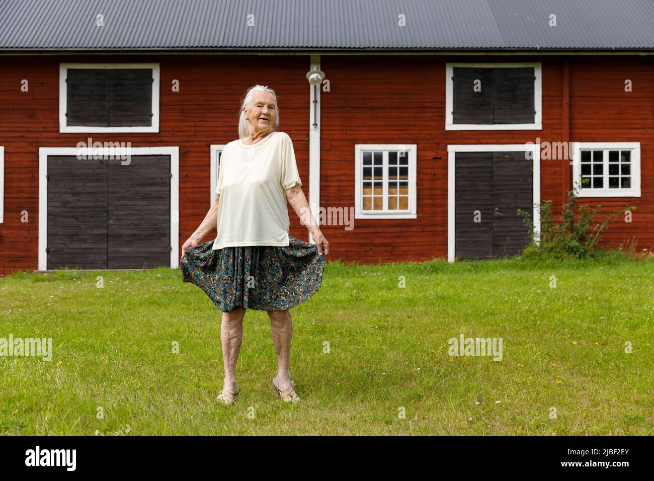 Curtsy woman hi-res stock photography and images - Alamy