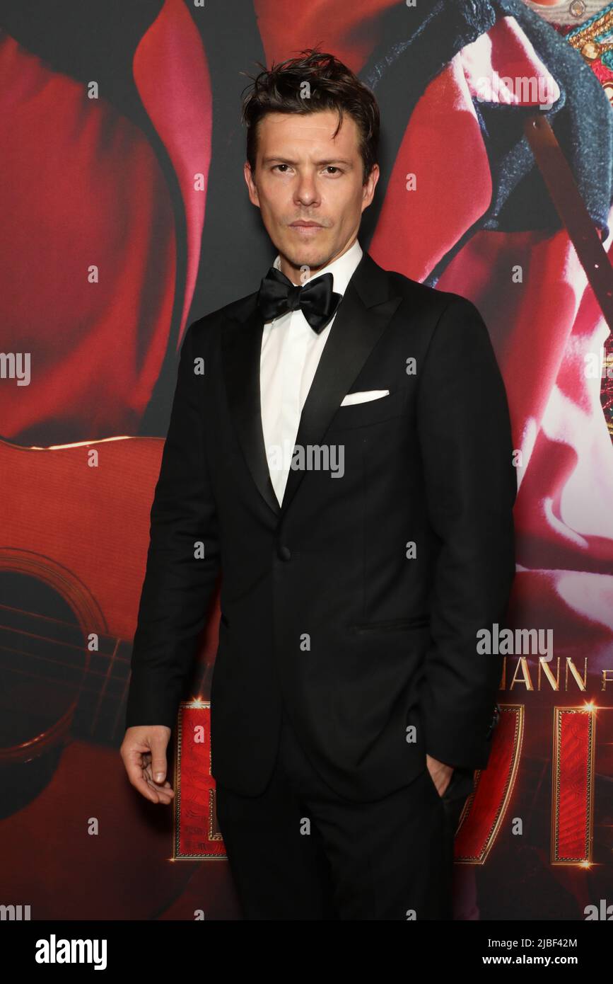 Xavier Samuel And Girlfriend 2022