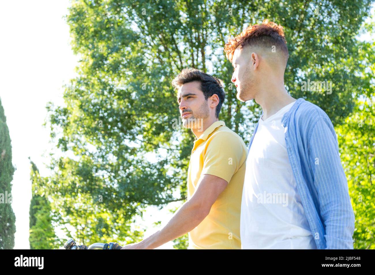 Male gay couple walking hi-res stock photography and images - Alamy