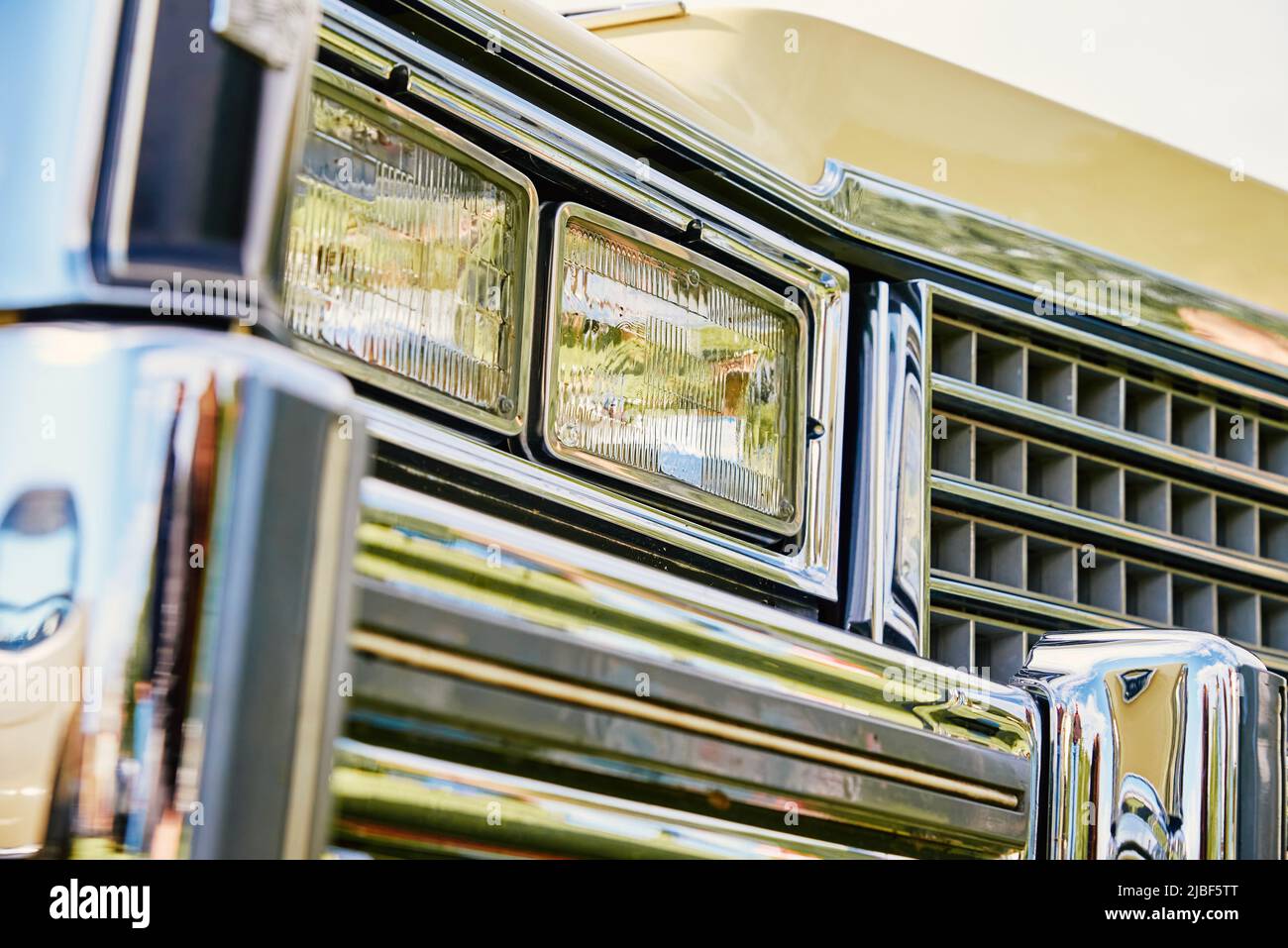 Classic car head lamp hi-res stock photography and images - Alamy