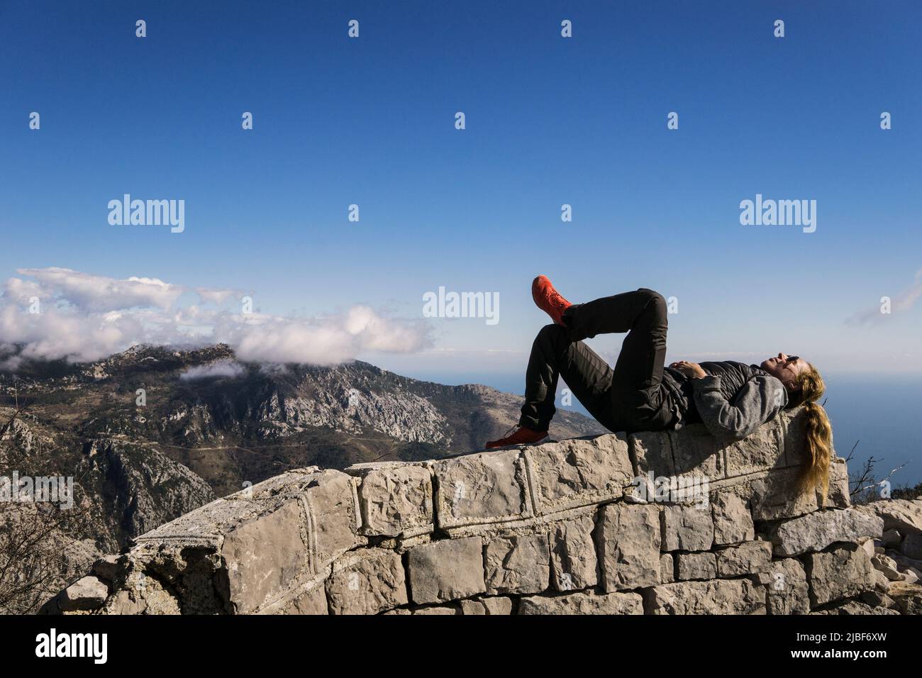 Lying on the wall hi-res stock photography and images - Alamy