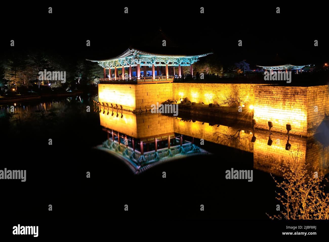 A night view of Gyeongju Donggung Palace and Wolji Anapji Pond Stock ...